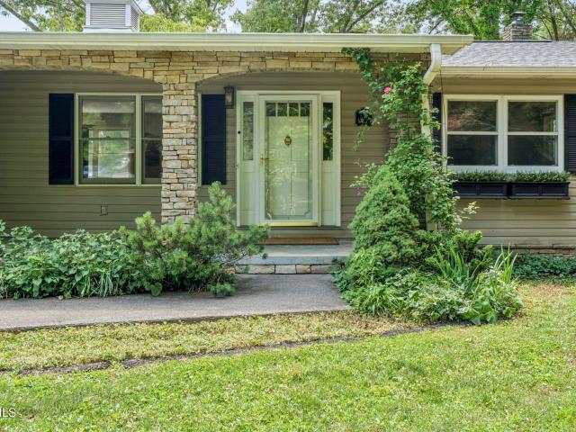 236 Lakeshore Circle
