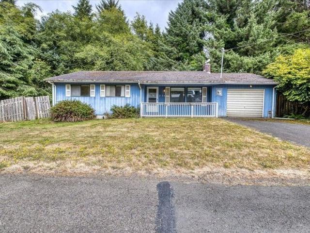 236 S Juniper St, Rockaway Beach, OR 97136