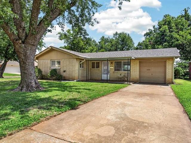 236 Southern Pl, Edmond, OK 73013