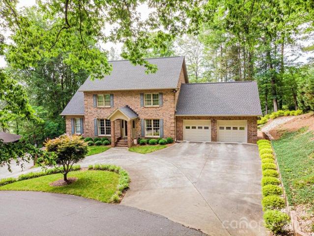 236 Robinwood Cir NE, Lenoir, NC 28645