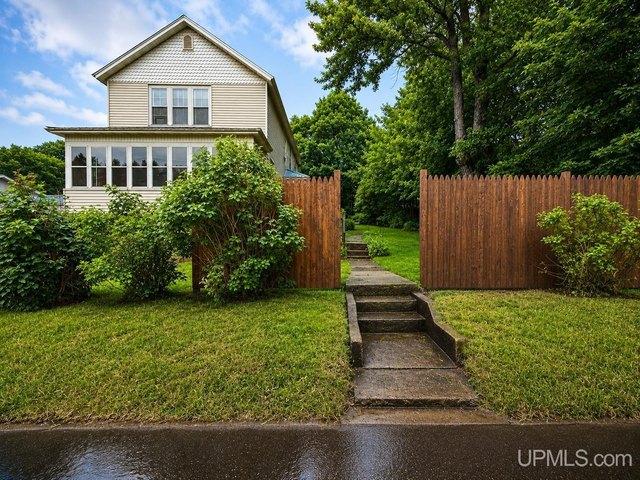236 Ready St, Ishpeming, MI 49849