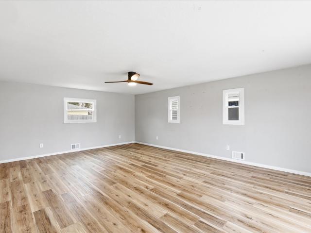 236 W 20TH Avenue