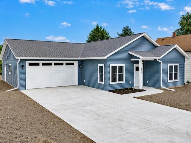 236 W 2nd St, Reedsburg, WI 53959