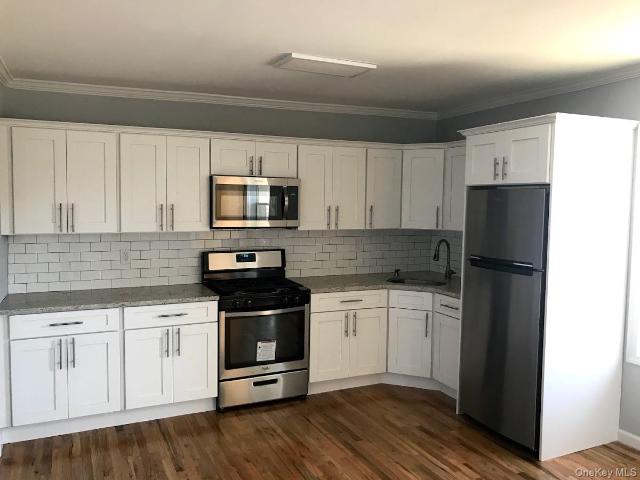 236 W Montauk Highway W 1E