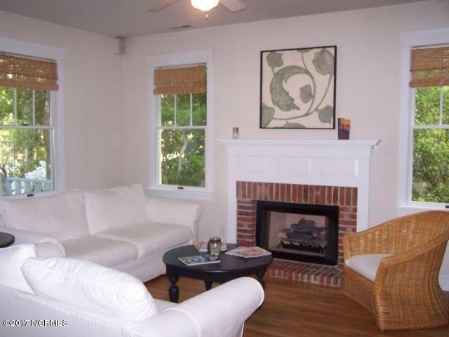 236 W Shorewood Drive