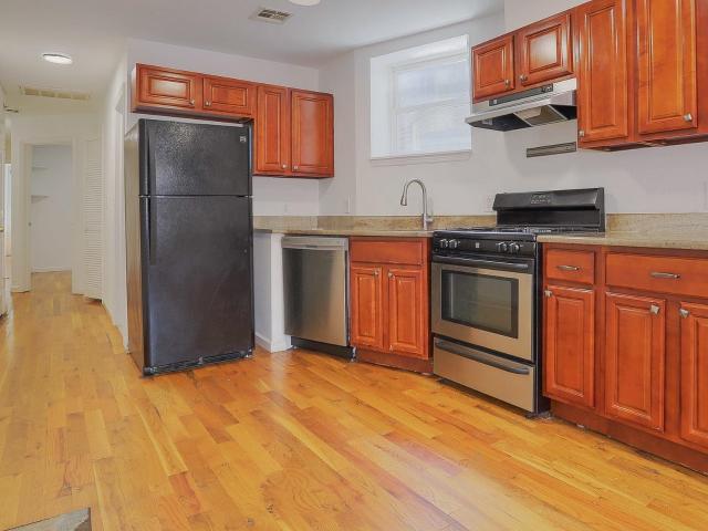 236 Van Horne St # 3B