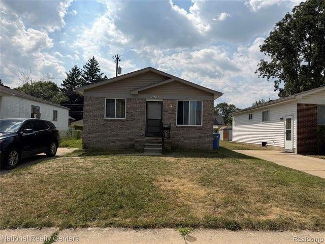 23743 Columbus Ave, Warren, MI 48089