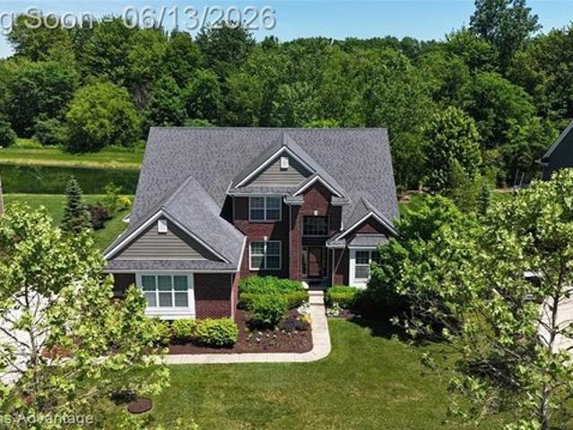 23740 Stoneleigh Dr, Lyon Township, MI 48178