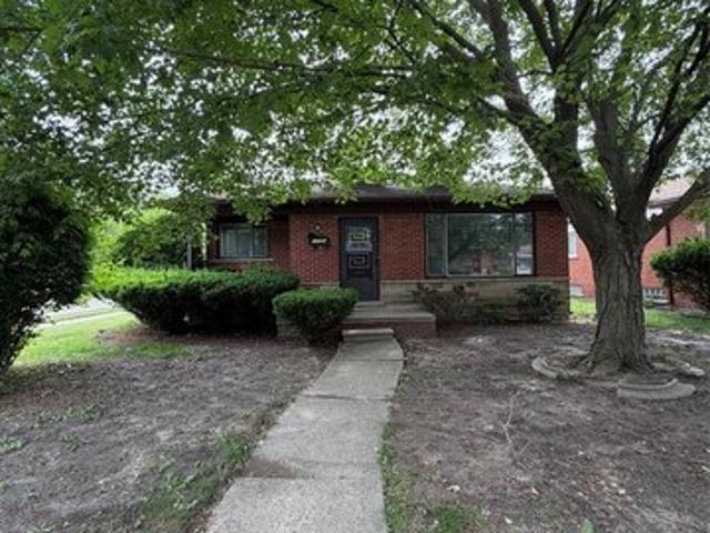 23750 Wildwood St, Oak Park, MI 48237