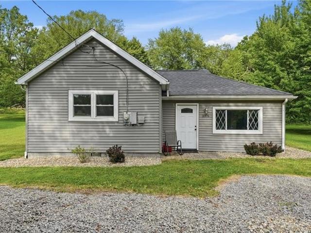 2375 S Keel Ridge Rd, Hermitage, PA 16148