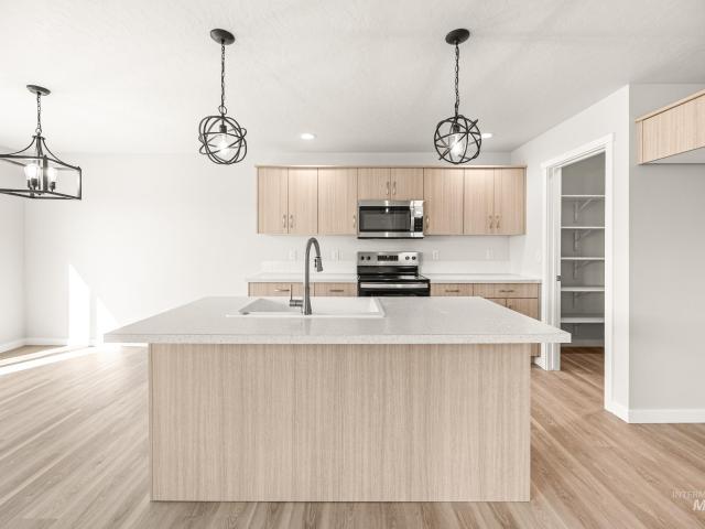2375 W Fallon Lp