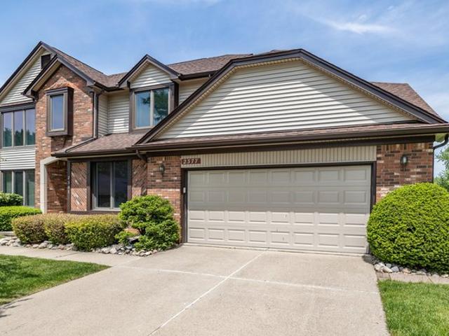 2377 Duke Dr, Troy, MI 48085