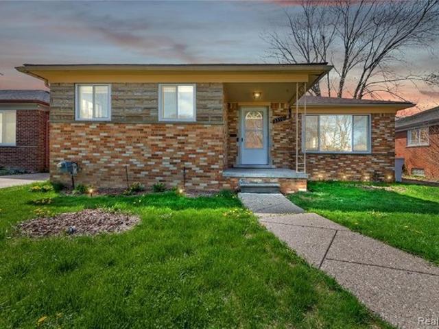 23701 Coyle St, Oak Park, MI 48237