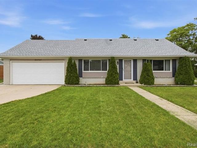 23707 Thornton St, Clinton Township, MI 48035