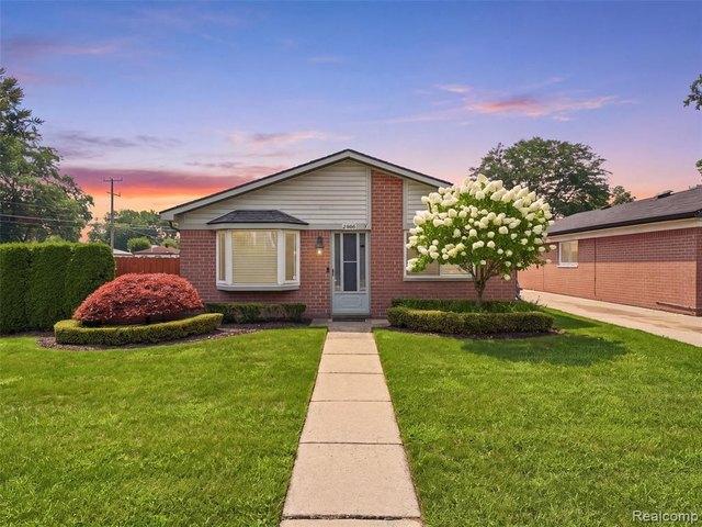23708 Talbot St, Saint Clair Shores, MI 48082