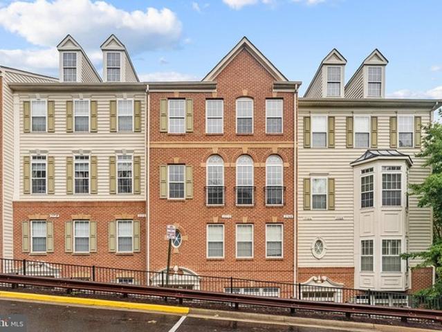 2370 Merseyside Dr, Woodbridge, VA 22191