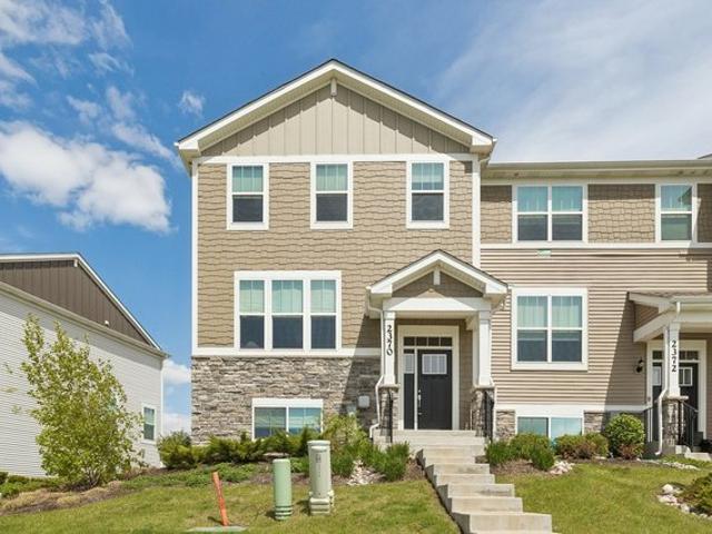 2370 Southwind Blvd, South Elgin, IL 60177