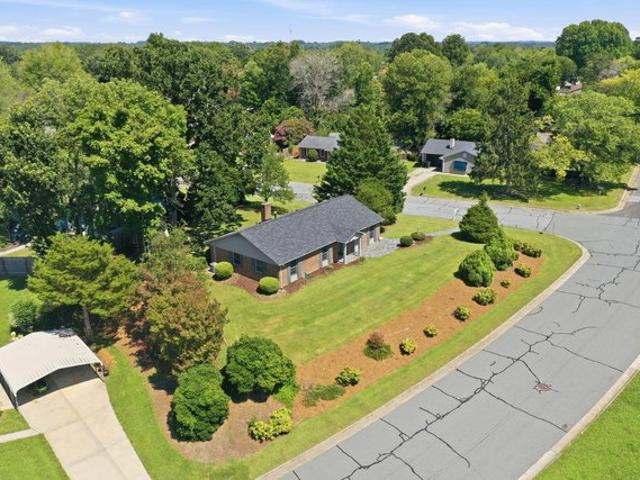 2371 Buckingham Rd, Burlington, NC 27217