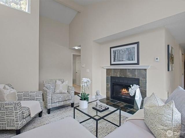 2371 th Pl S Apt 901, Des Moines, WA 98198