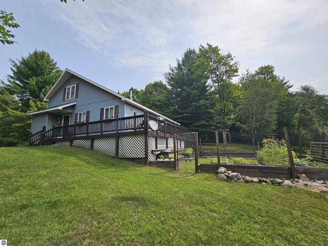 2371 W Rainbow Rd, McBain, MI 49657
