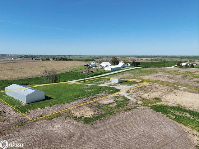 2371 79th Street Dr, Blairstown, IA 52301