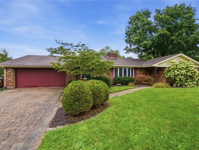 2372 Banyon Dr, Beavercreek, OH 45431