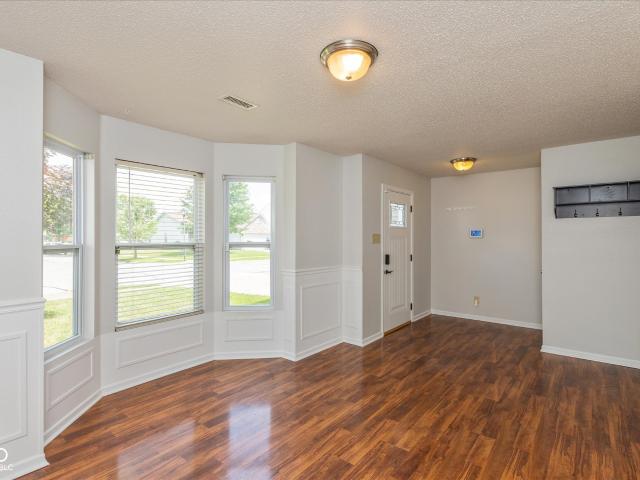 2372 Cedarmill Dr, Franklin, IN 46131 | Compass