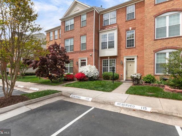 2372 Woodland Pond Lane