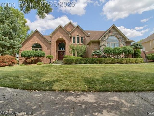 23733 Wintergreen Cir, Novi, MI 48374