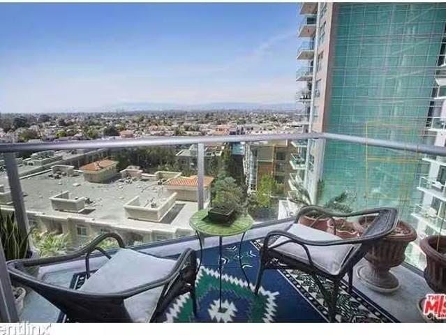 23730542 13700 Marina Pointe Dr #810