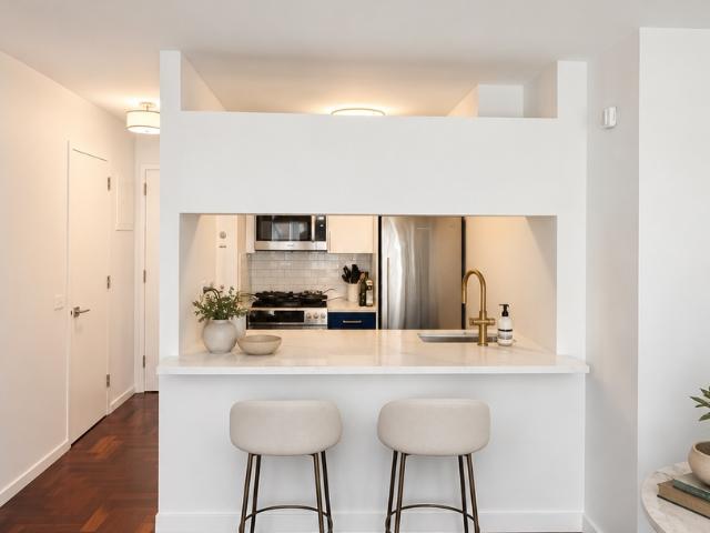 2373 broadway 407
