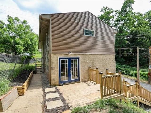 2373 Hopeland St, Pittsburgh, PA 15210