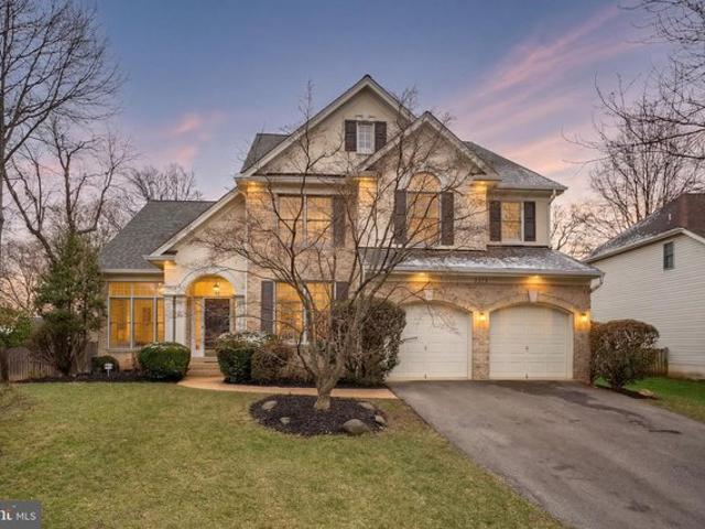 2373 Whitestone Hill Ct, Falls Church, VA 22043