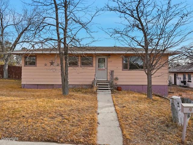 237 4th Ave, Newcastle, WY 82701