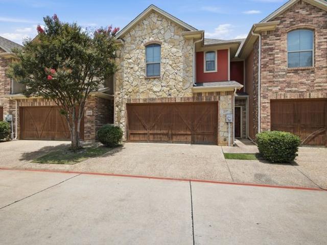237 Corinna Ct, Hurst, TX 76053