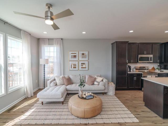 237 Cheshire Ln