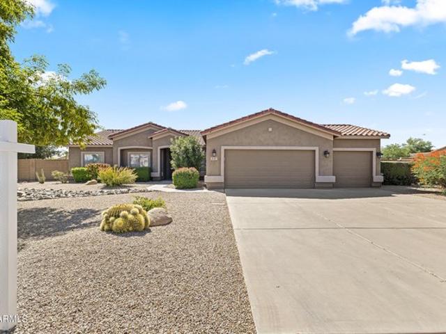 237 E Desert Holly Dr, San Tan Valley, AZ 85143