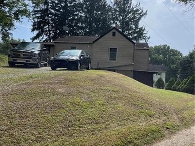 237 Fox Stop Rd, Charleroi, PA 15022