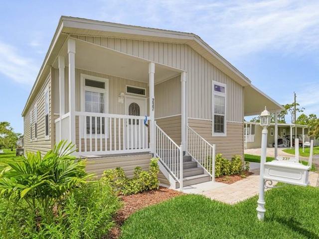 237 Foxwood Ln, Naples, FL 34112