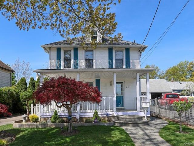 237 Fulton St, Westbury, NY 11590