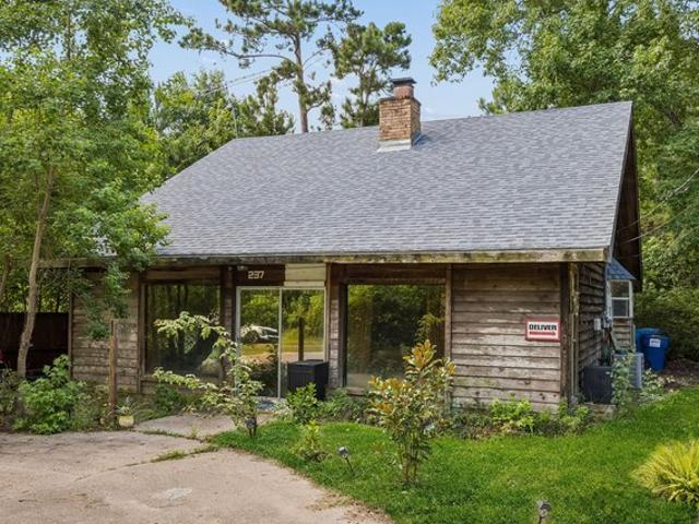 237 Long Dr, Onalaska, TX 77360