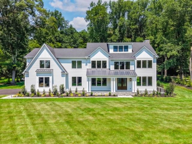 237 Mountainside Rd