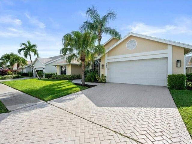 237 Moccasin Trl W, Jupiter, FL 33458
