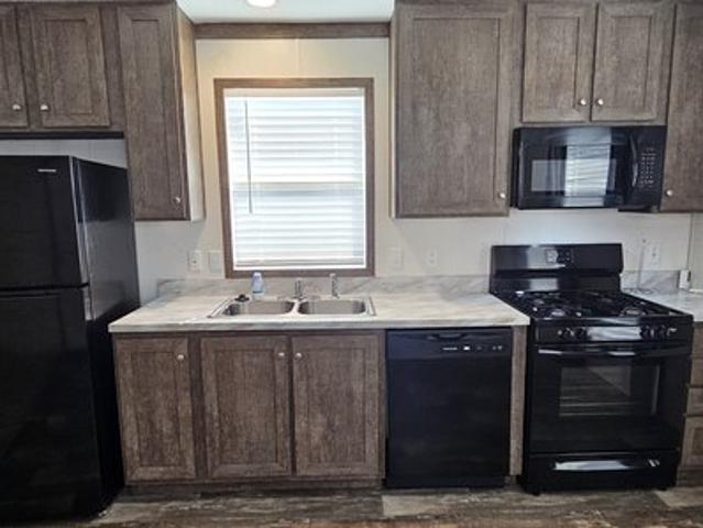 237 Magnolia Pl Unit 237, Belleville, MI 48111
