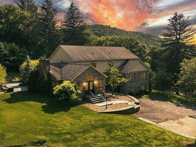 237 Mineral Springs Rd, Highland Mills, NY 10930