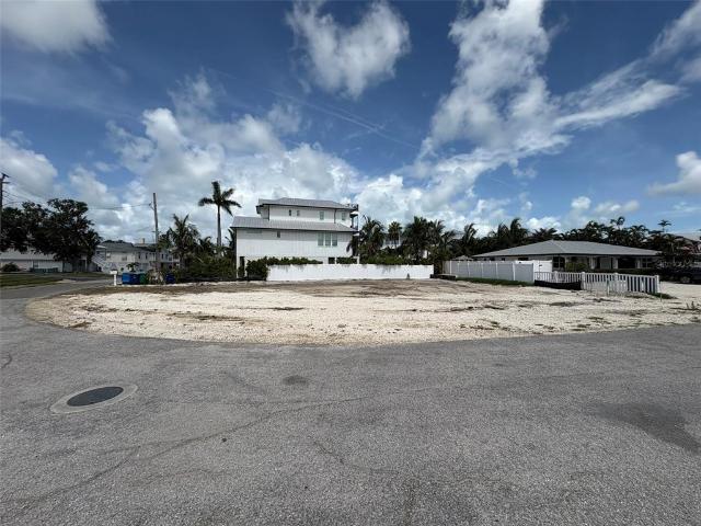 237 S Harbor Dr, Holmes Beach, FL 34217 | MLS #TB8442 | Compass
