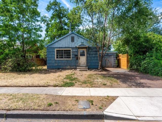 237 SW 9th St, Redmond, OR 97756