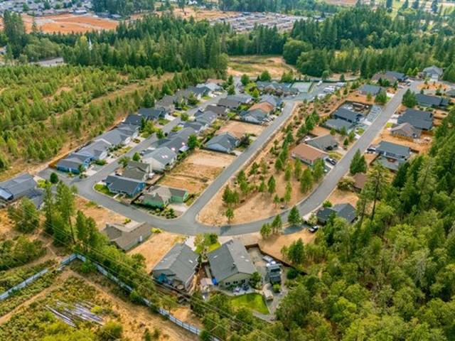 237 Red Cedar Ln, Cave Junction, OR 97523