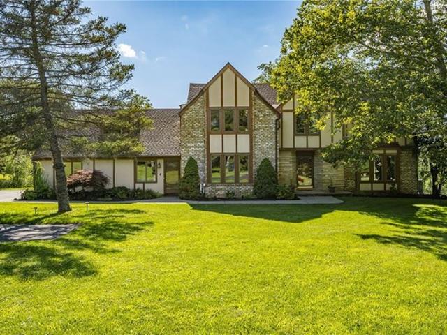 237 W Bloomfield Rd, Pittsford, NY 14534