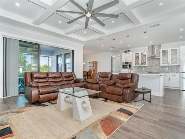 237 W Pine Valley Ln, Rotonda West, FL 33947 | MLS #D6140